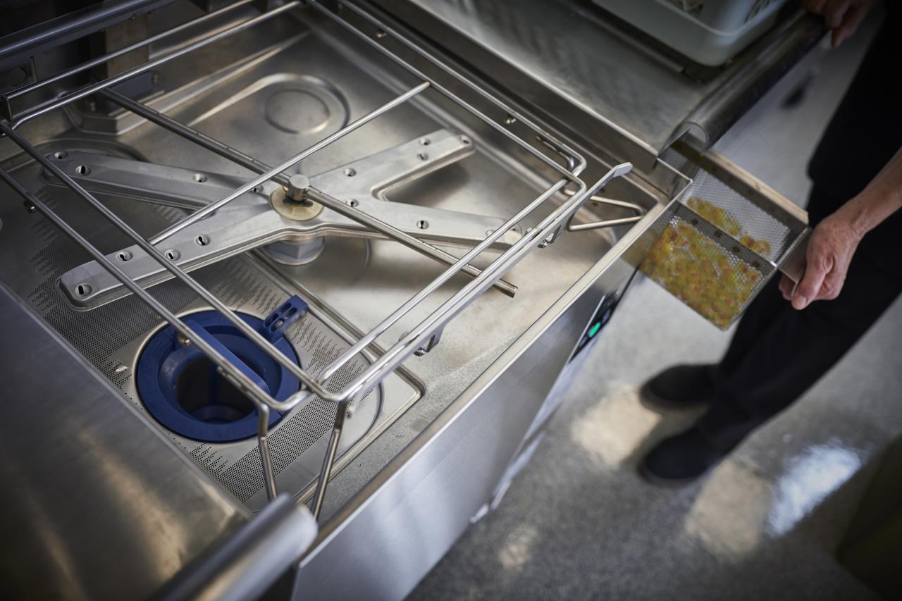 AM16 Advansys Door Type Commercial Dishwasher | Hobart